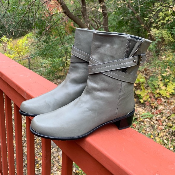 Stuart Weitzman | Shoes | Stuart Weitzman Gray M Block Heel Motto Boot ...